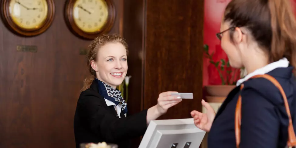 11 Hotel Upselling Scripts for Your Front Desk